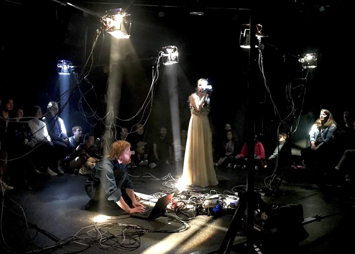 Maybe we fight, maybe we defend | Seismograf