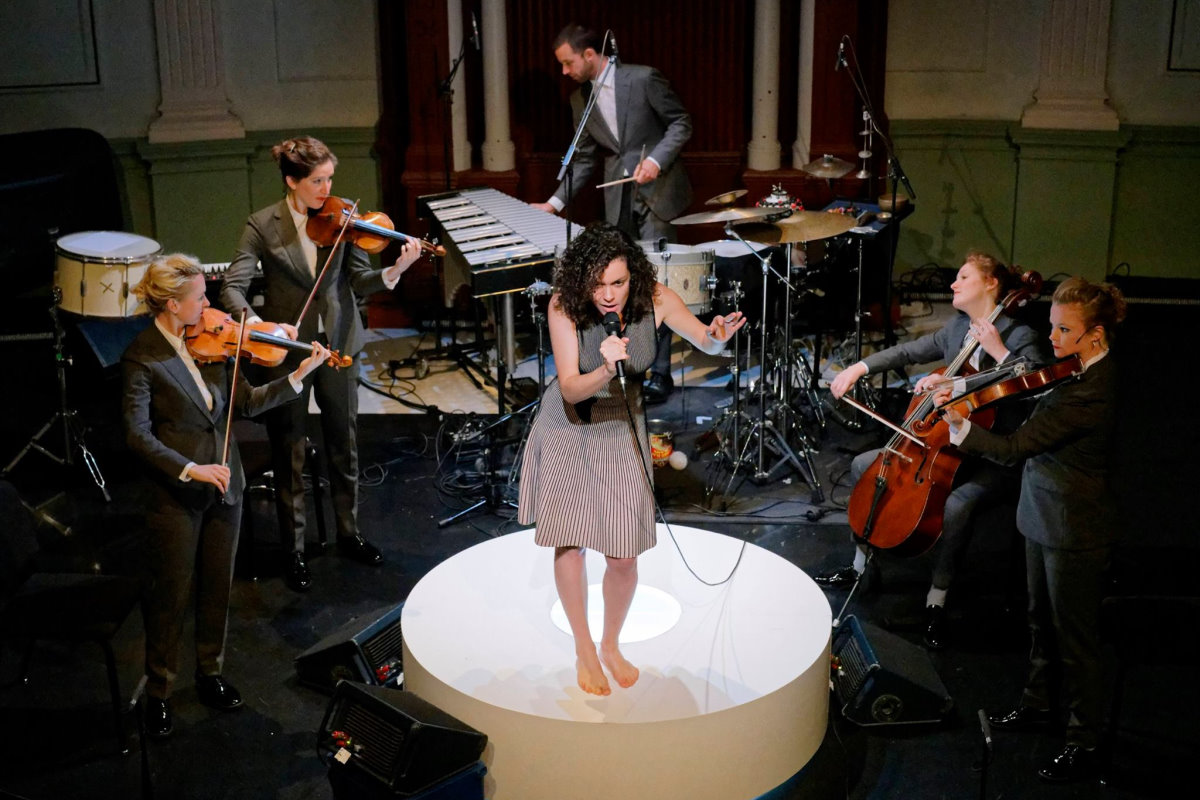 Undtagelsen er en broderet frø | Seismograf